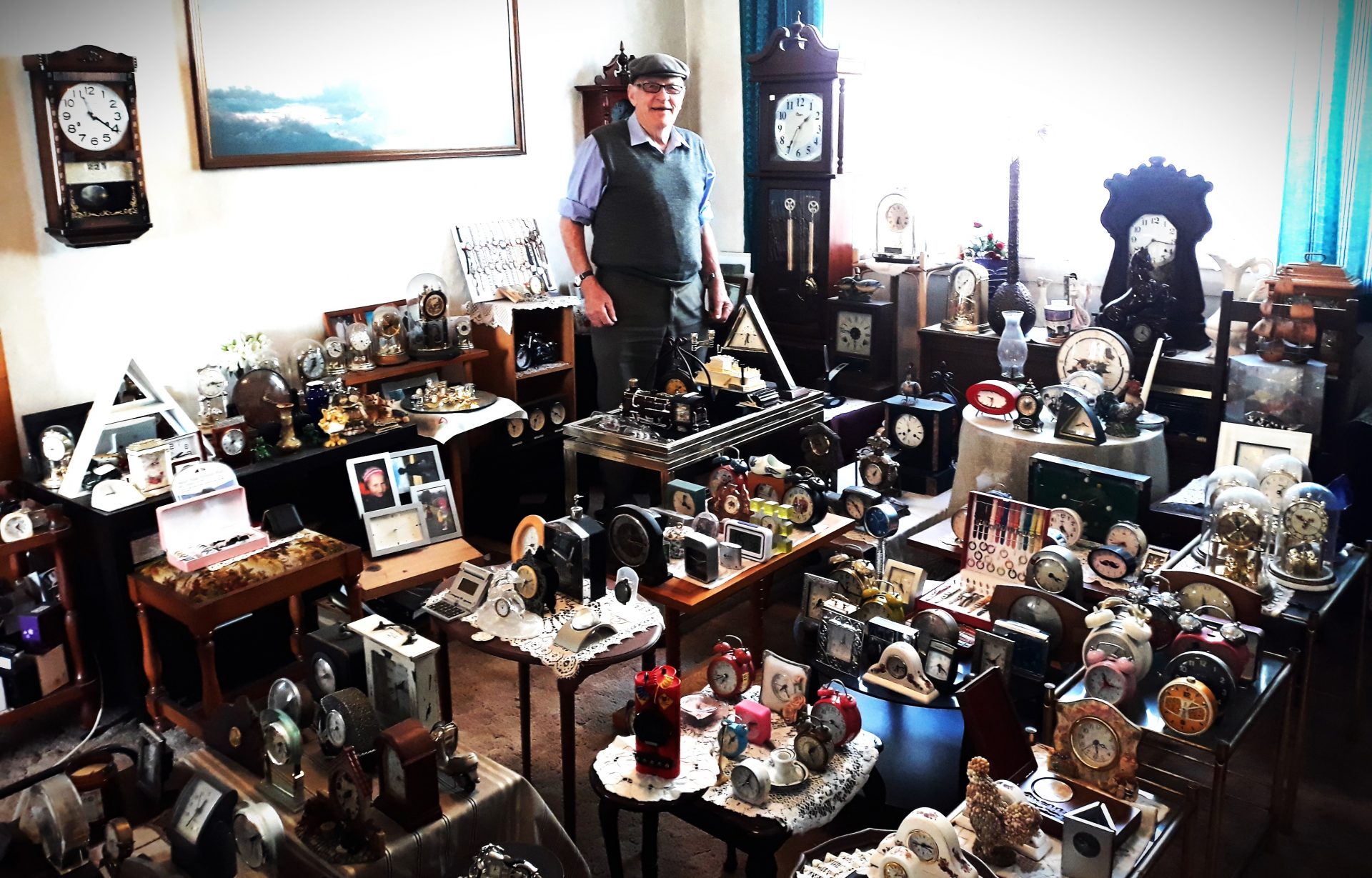 Man sells huge clock collection - Greymouth Star