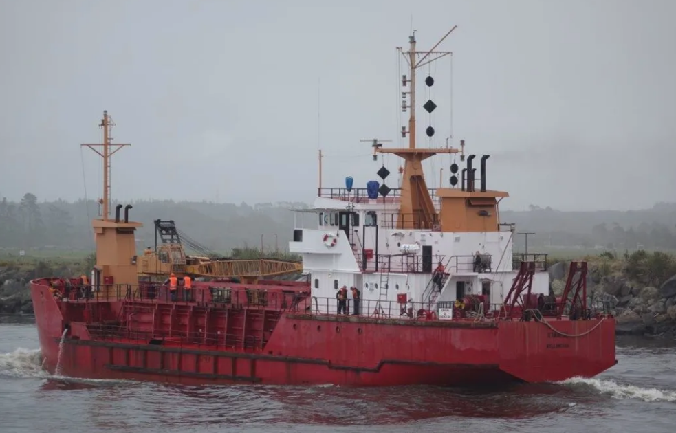 Dredge grounds on shallow bar - Greymouth Star