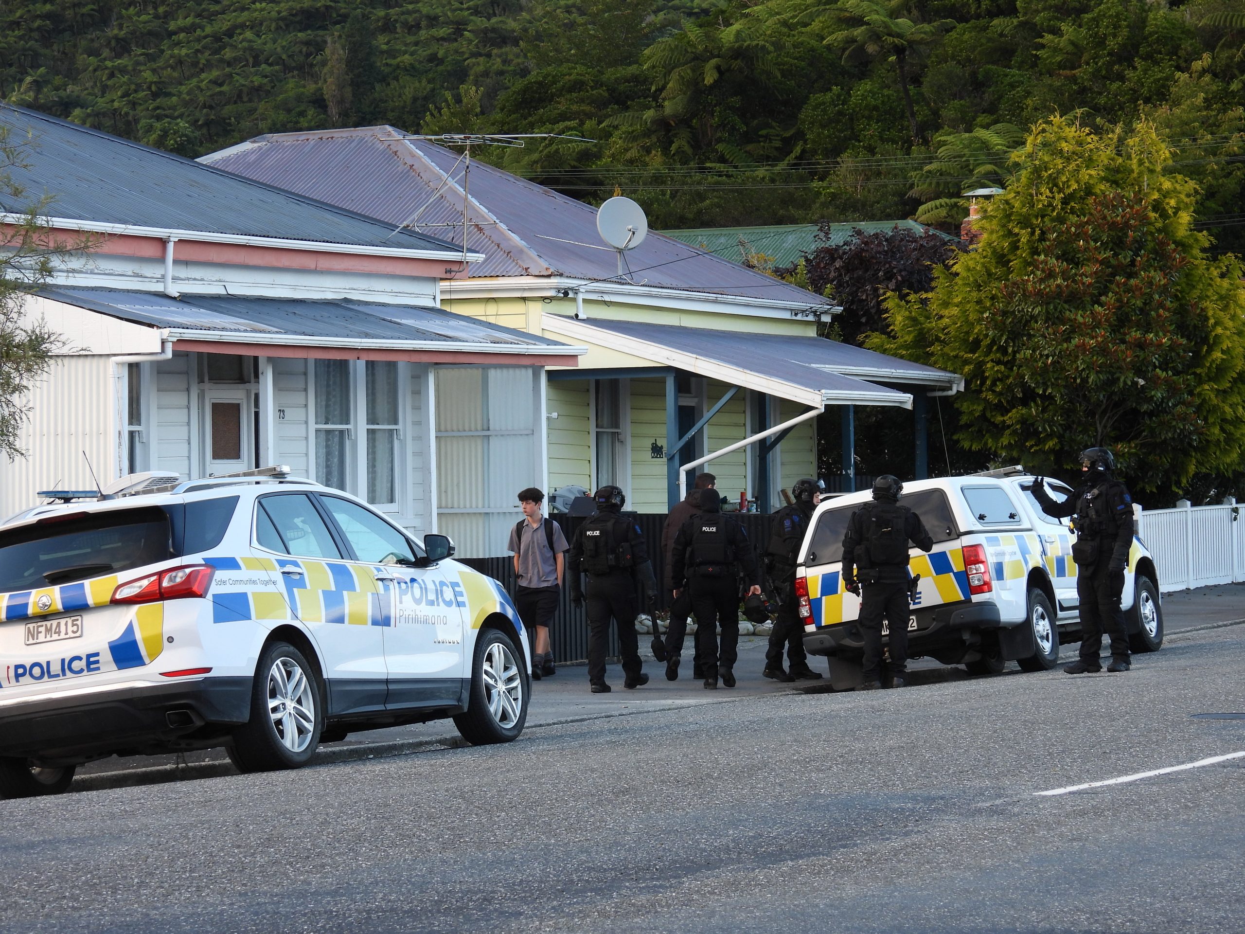 Police close street - Greymouth Star Police close street - Greymouth Star