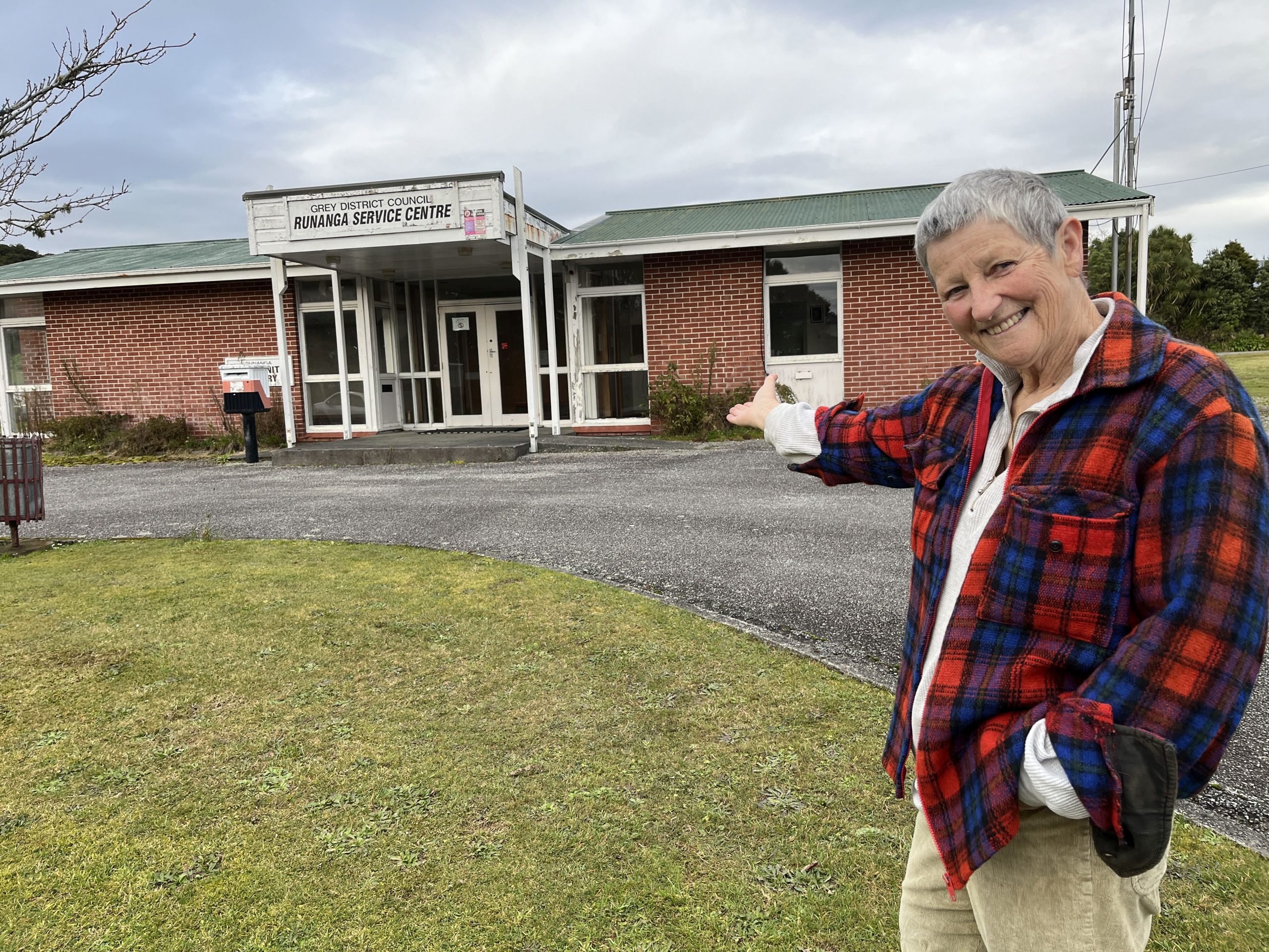Community takes over Runanga building - Greymouth Star