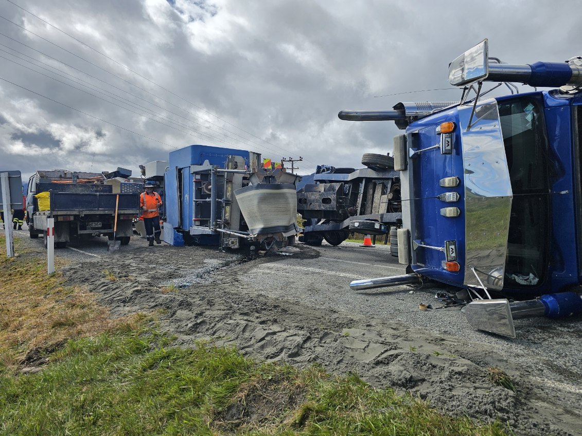 Truck carrying gravel crusher crashes - Greymouth Star