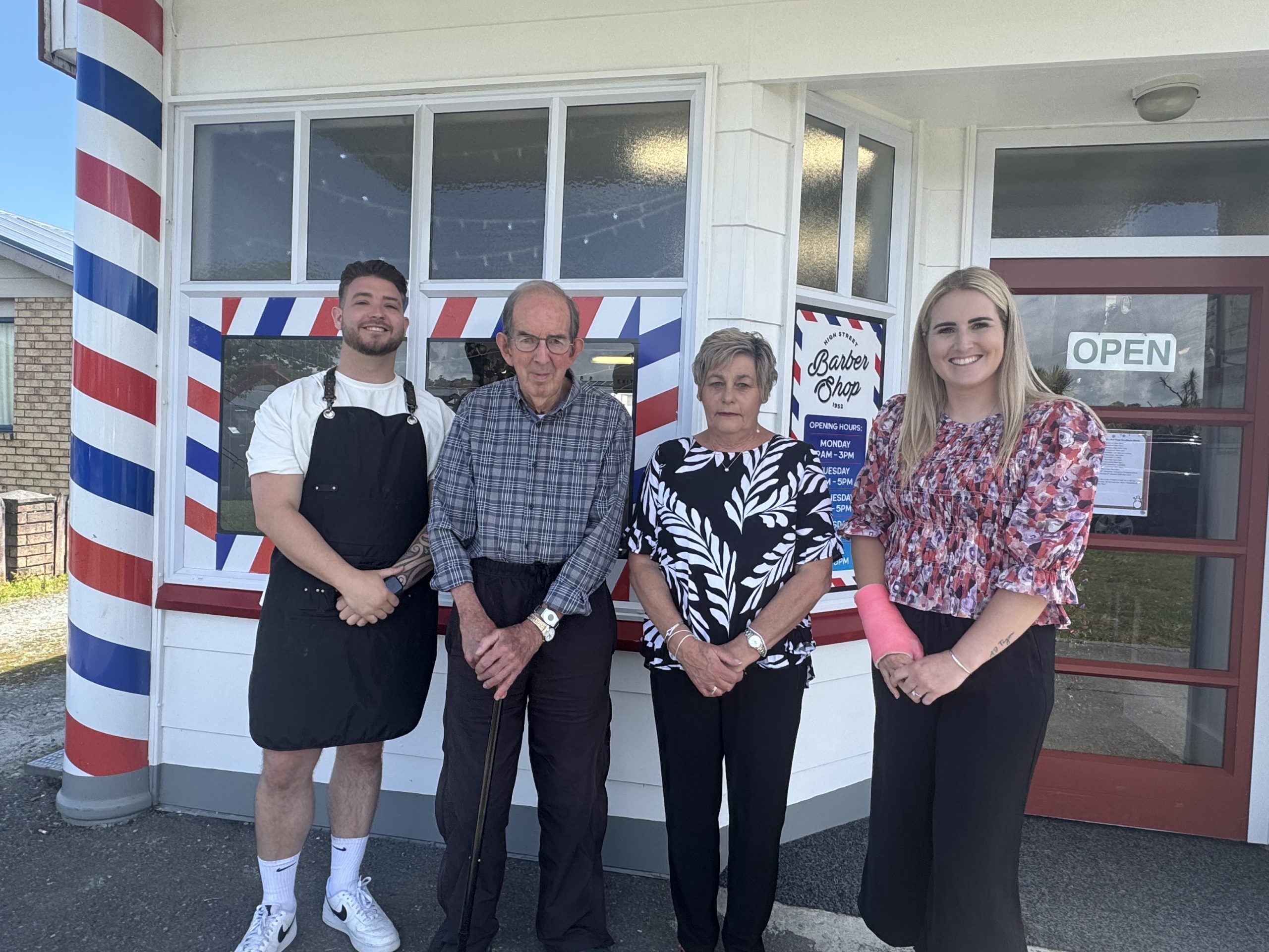 Coast barber returns home - Greymouth Star