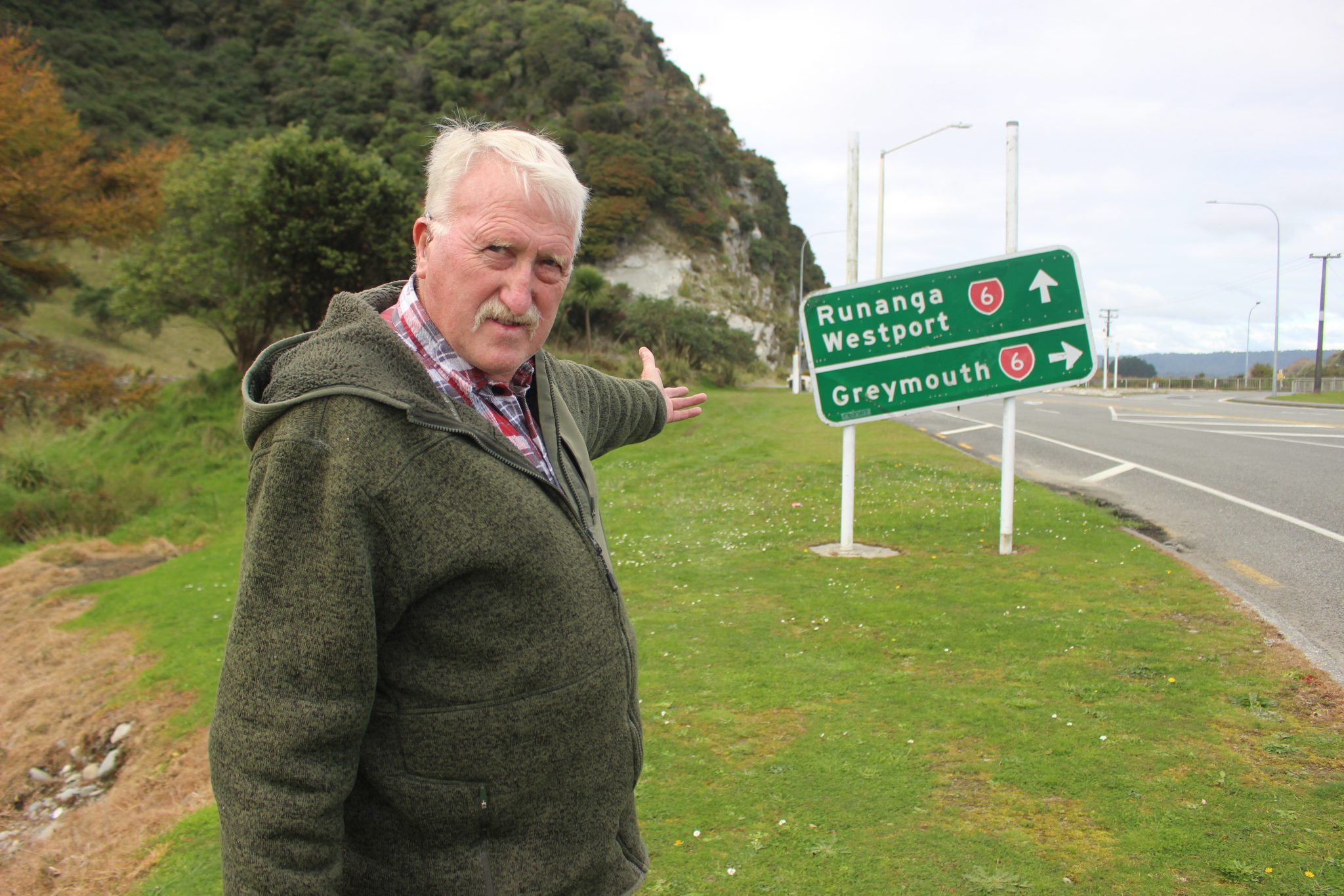 Standoff over sign repairs - Greymouth Star